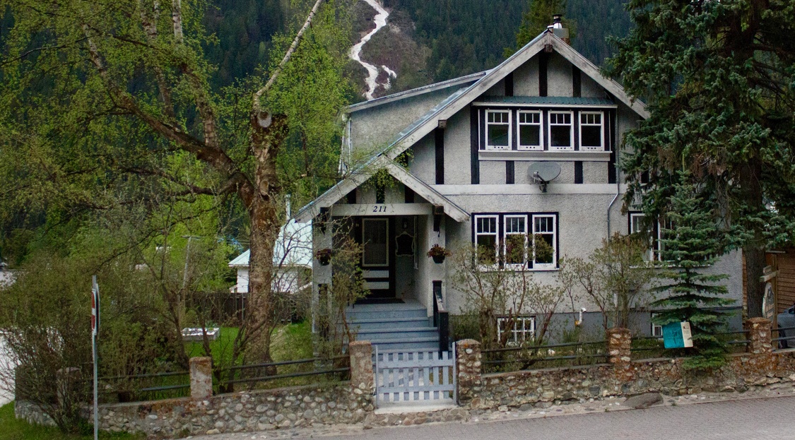 Accommodation Guide for Field, BC, Canada & Yoho National Park